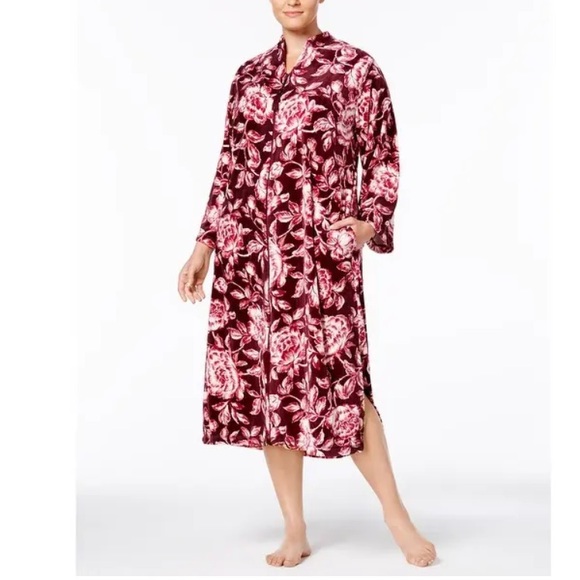 Miss Elaine | Intimates & Sleepwear | Miss Elaine Printed Velour ...